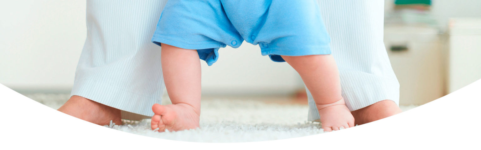 Le tout-petit fait ses premiers pas | Hero Solo FR